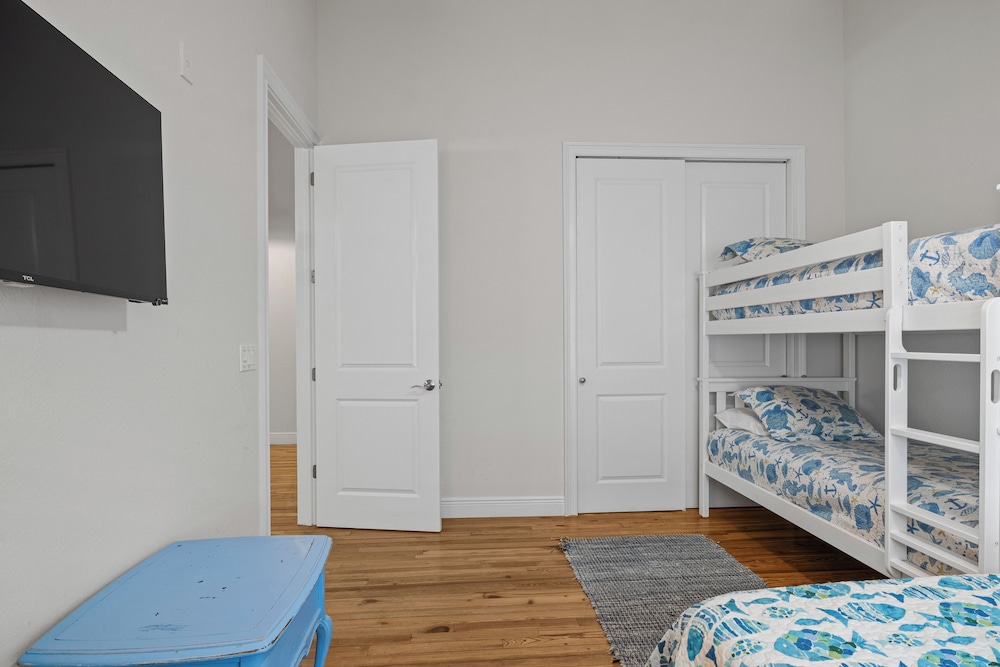 Anna Maria Guest House 401- 3 bedrooms in the middle of everything- 2 ...