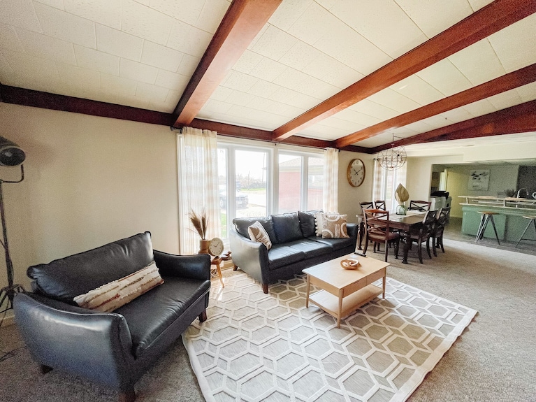 Short Drive To Point Pelee! Forget Your Worries In This Spacious & Serene Space - Leamington