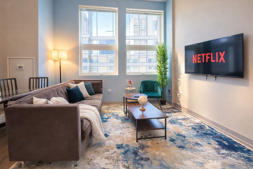 Stylish 2br Apartment With Patio And Gym Near Mccormick Place & Lakefront Trail - Little Italy - Chicago