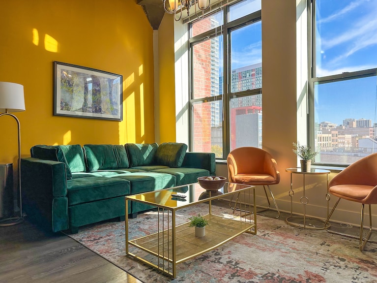 Mccormick Place City View 2br/2ba With Optional Parking For Up To 8 Guests - Chicago