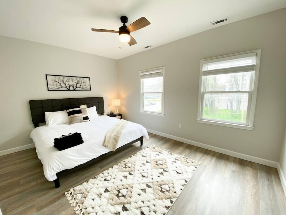 Alluring 2 King Bed Oasis With Optional Parking For Up To 6 Guests - 納什維爾