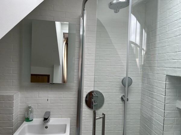 Cb Home Tower Bridge - 2 Bedrooms, 2 Bathrooms - Free Parking - London, UK