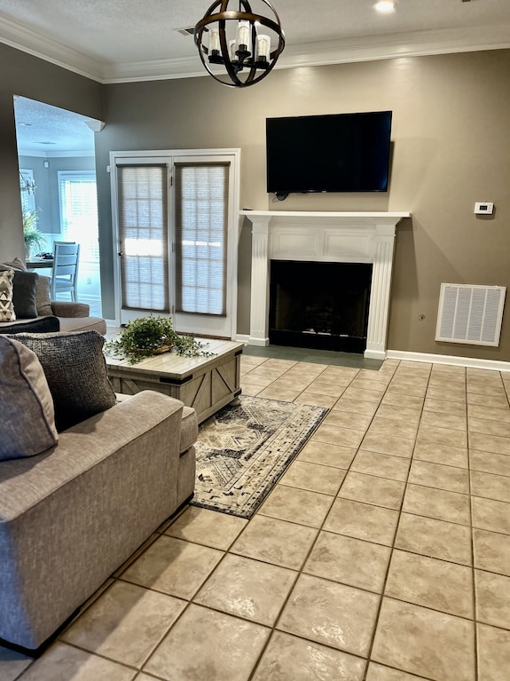 Farmhouse Decorated Southern Style Home, Centrally Located In Quiet Neighborhood - Greenville, MS