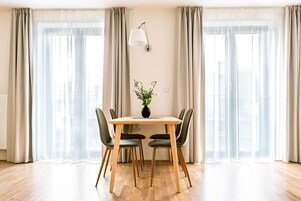 Apartamento luxo | Opções para refeição no quarto