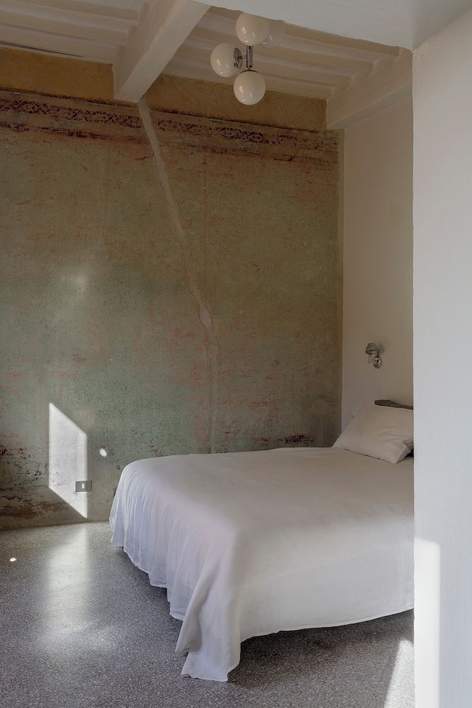 Historic house in the village of Montisi, Montalcino Reviews, Deals ...