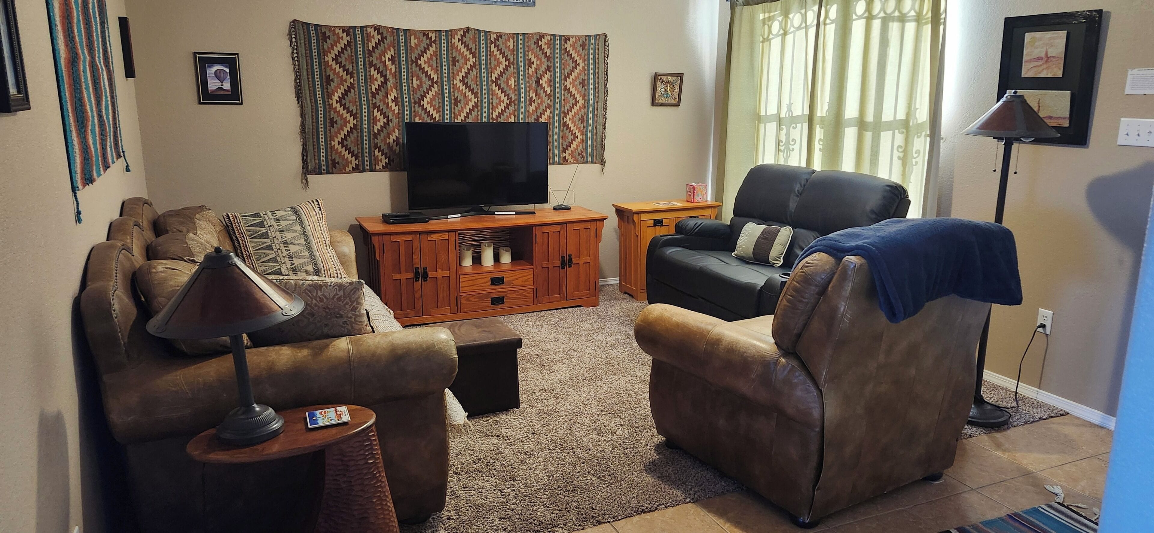 Tranquil & Peaceful Yet Close To So Much.  Pet Friendly.  Spacious Inside & Out. - Rio Rancho, NM