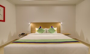 Quarto casal premium | Escrivaninha, ferros/tábuas de passar roupa