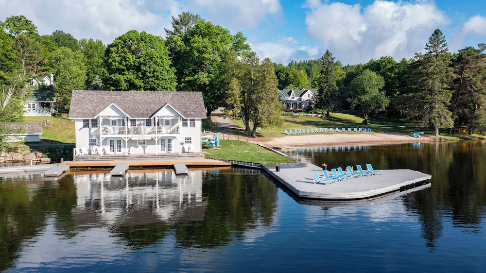 Port Cunnington Lodge - Algonquin Provincial Park