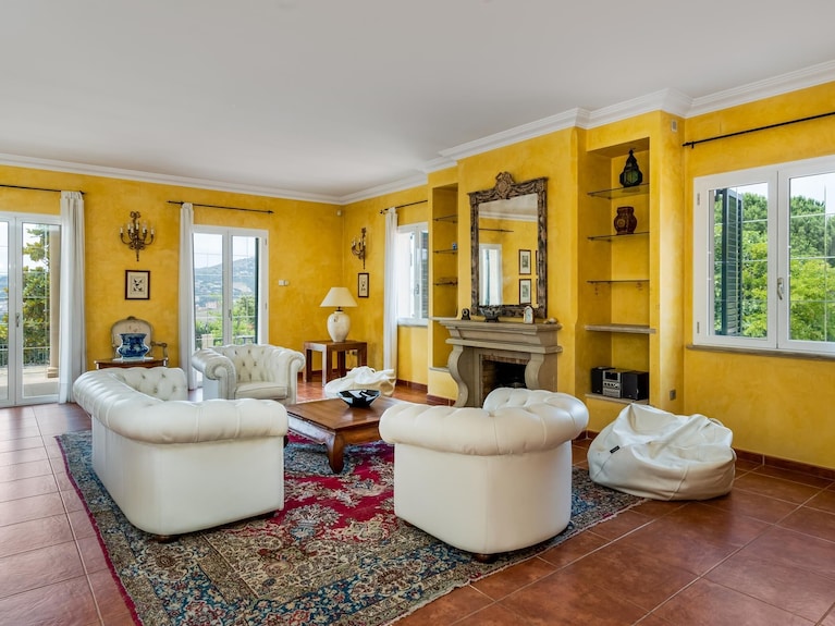 Architectural Jewel Between Sea And Mountains - Badalona