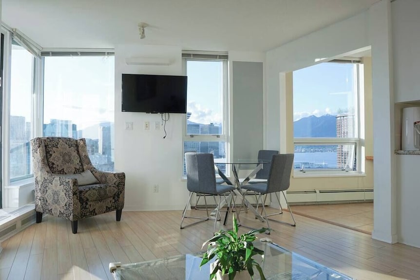 Gorgeous Water View Unit In Downtown Vancouver - North Vancouver