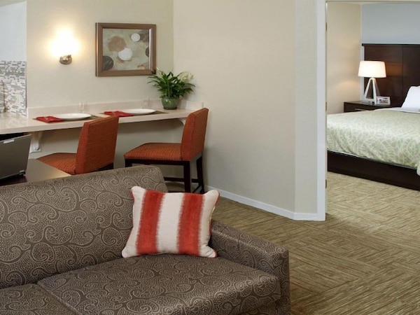 Ideal Mix Of Comfort And Value! 2 Relaxing Units, Full Kitchen, Free Breakfast! - San José