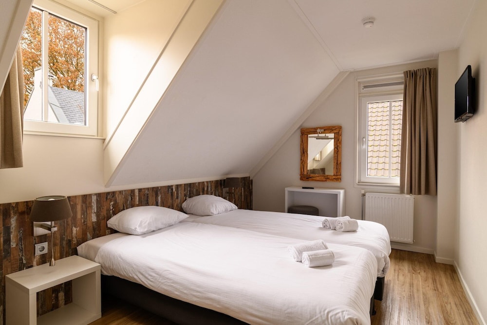 Villa with sauna, bubble bath and veranda - Maastricht | Vrbo