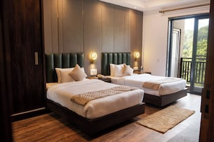Quarto Twin Executivo | Roupa de alta qualidade, edredões de penas, minibar, cofre no quarto