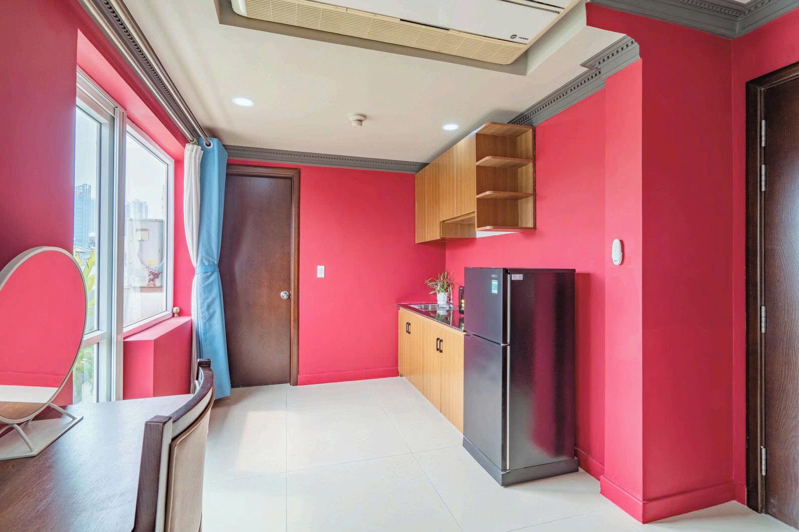 Quarto Executivo | Roupa de alta qualidade, cofre no quarto, secretária 