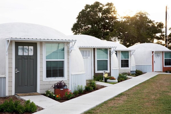 Country Dome Suites - Brenham, TX