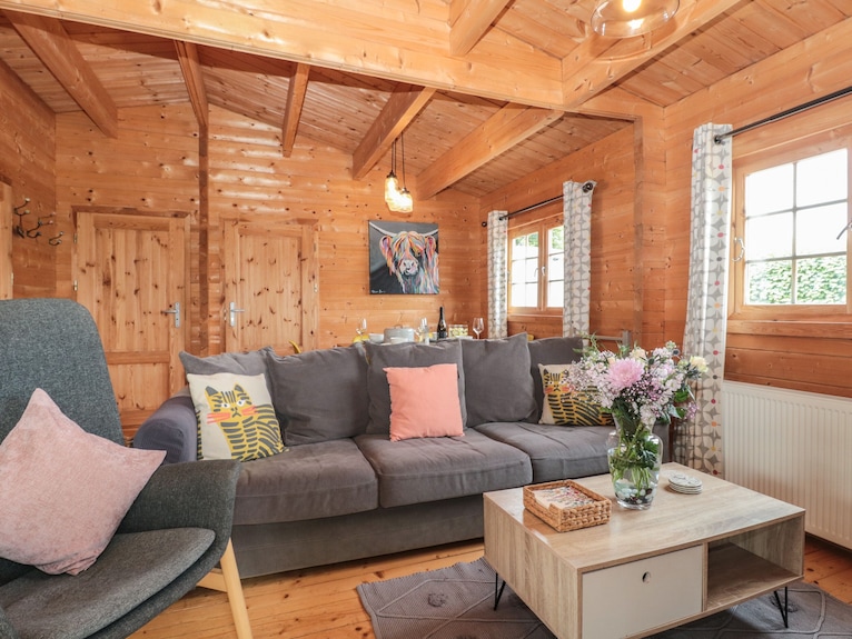 Pigsfoot Lodge, Pet Friendly, With Hot Tub In Halberton, Devon - Tiverton Castle