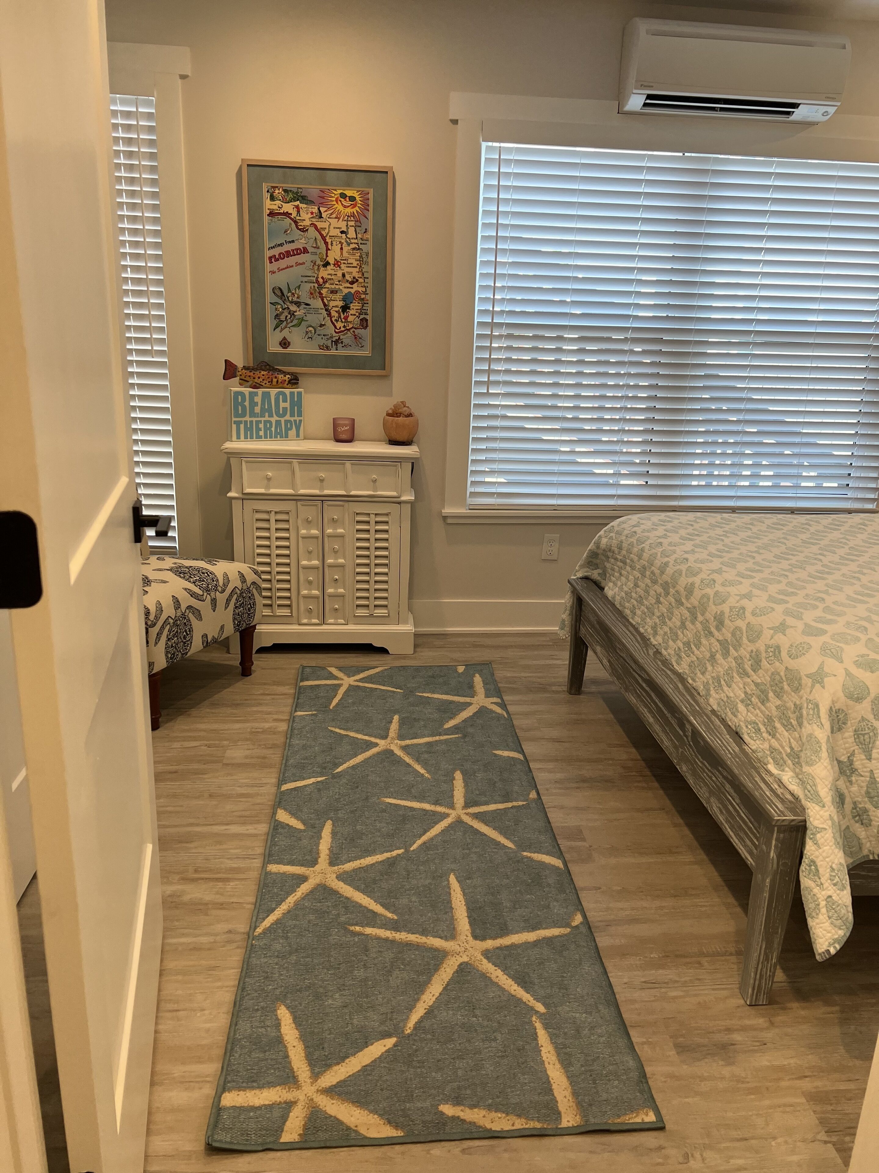 Remodeled 1 Br Across From Beach. Restaurants, Bars, Shops. Extended Stay Rates. - Jacksonville Beach, FL