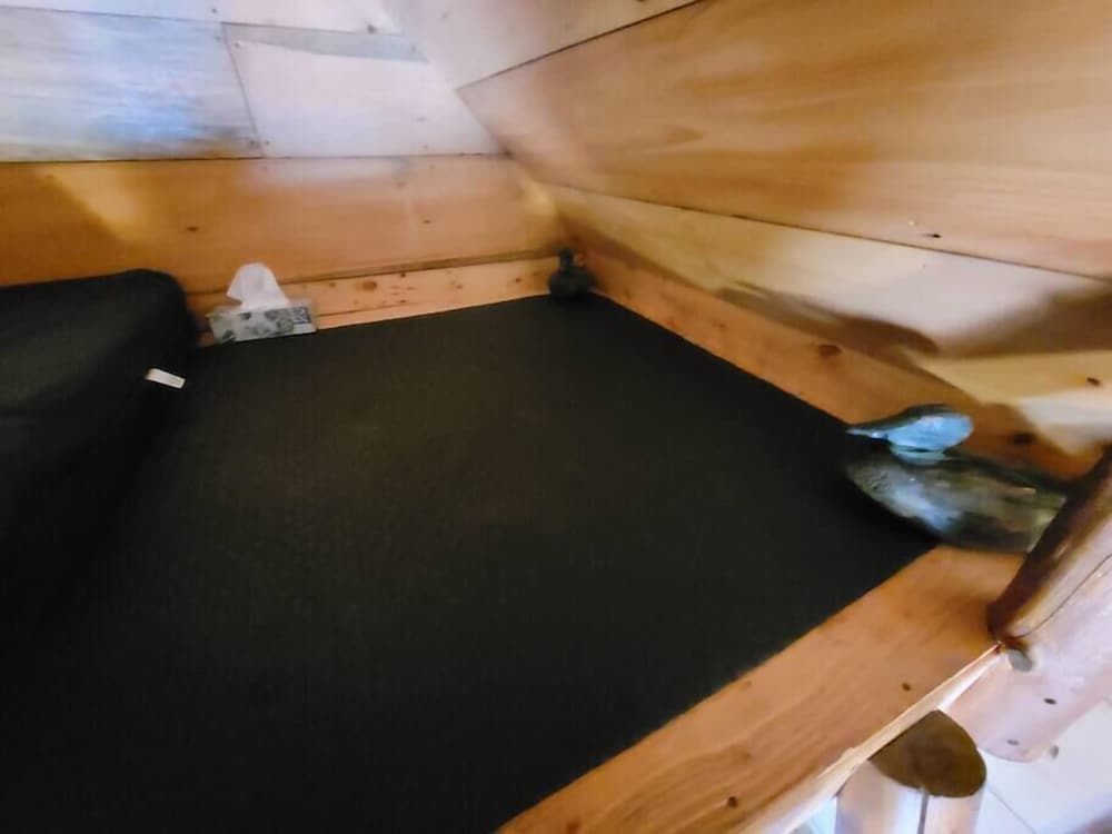 Site 03 Hunter Glamping Bunkie On Small Urban Farm - Kenora