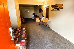 Ferro/tábua de engomar, Wi-fi grátis, roupa de cama fornecida