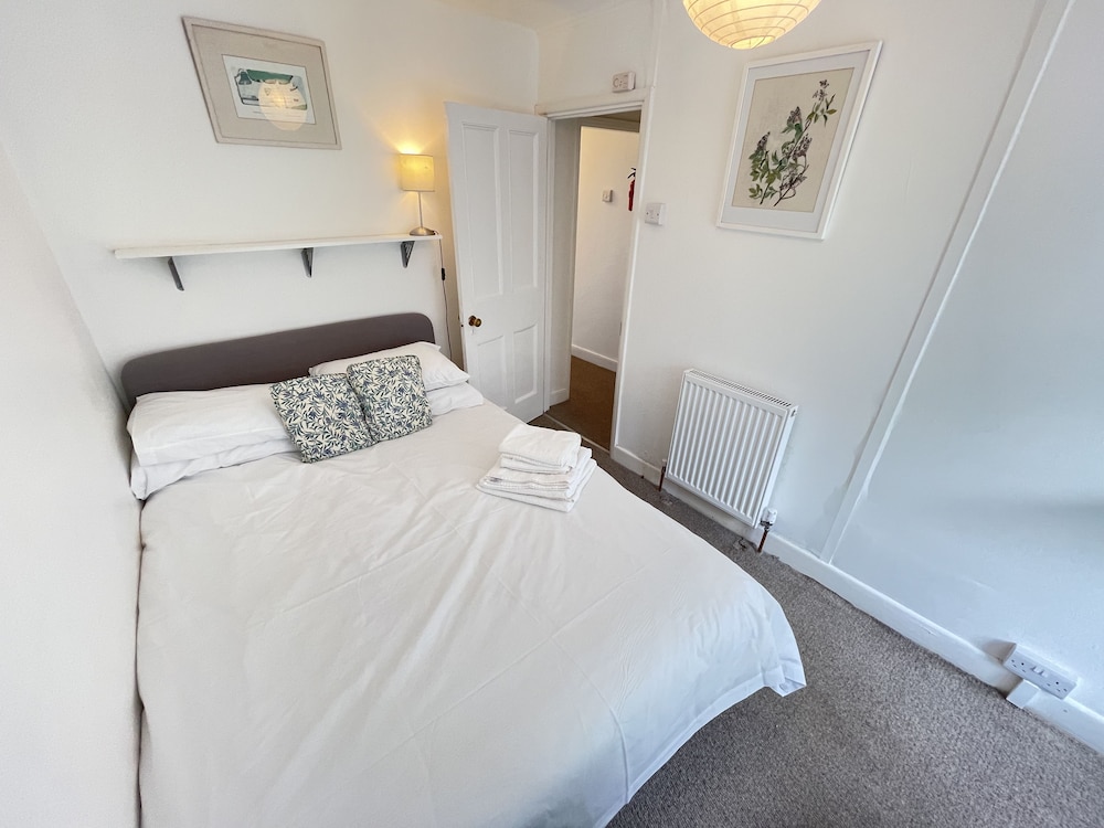 2 Upper Meadow - A Cottage That Sleeps 4 Guests In 2 Bedrooms - Porthmeor Beach