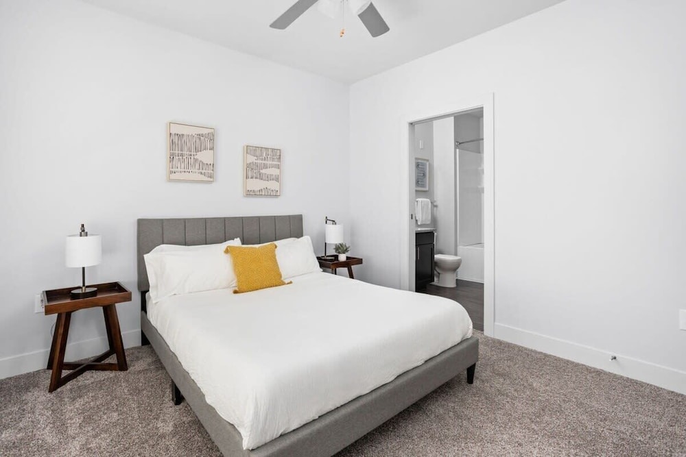Cozysuites 2br Modern Apt Near The Fashion Mall - Nora - Indianapolis