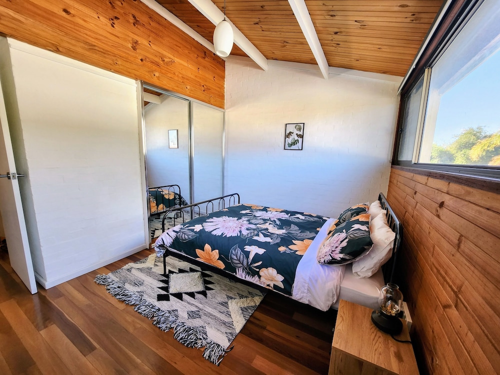 Unbeatable Central Location! Minutes From The Best Of Freo. - Fremantle Station