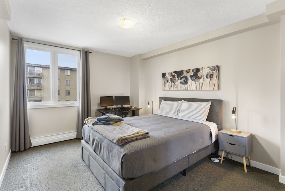 Newly Renovated Modern Downtown Condo - Enchanted Forest at Forestry Farm