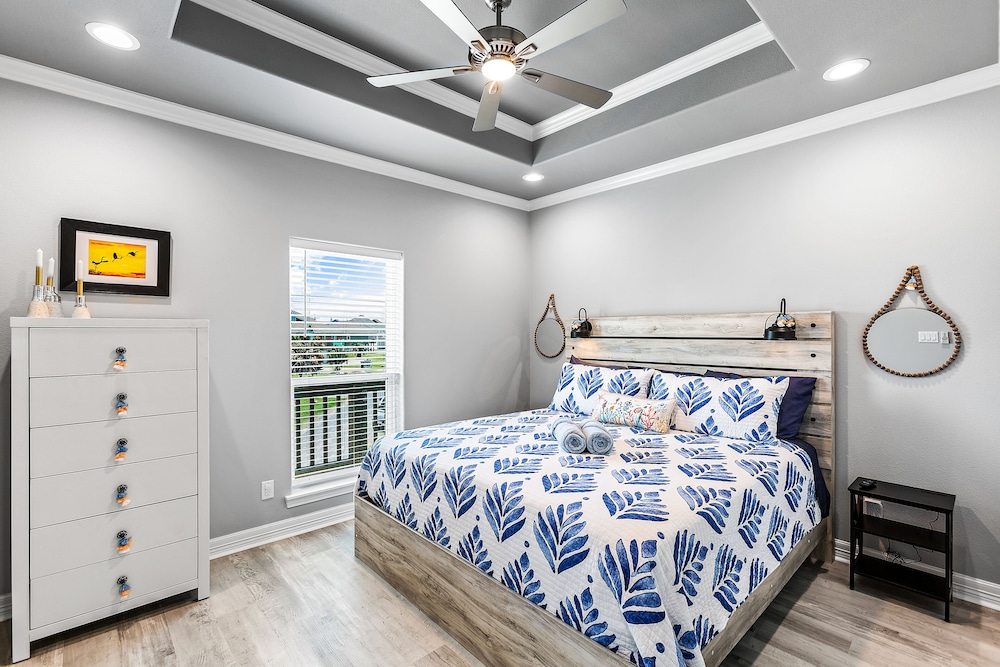 King Bed, Fireplace, Water View! - Crystal Beach | Vrbo