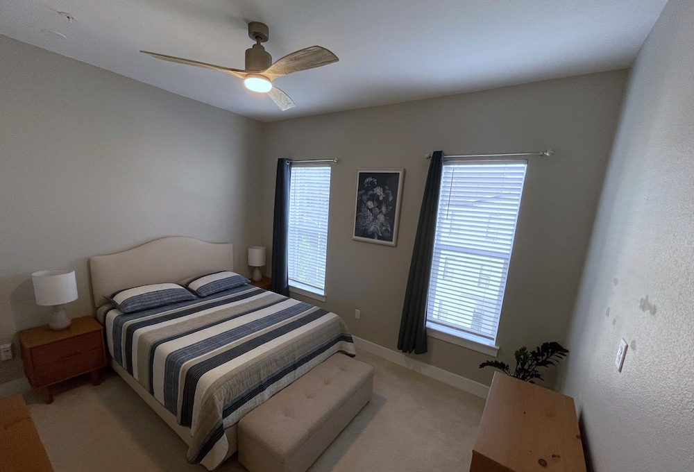 Luxury 2-bedroom Condo In Austin's Prestigious Grove Community - Austin