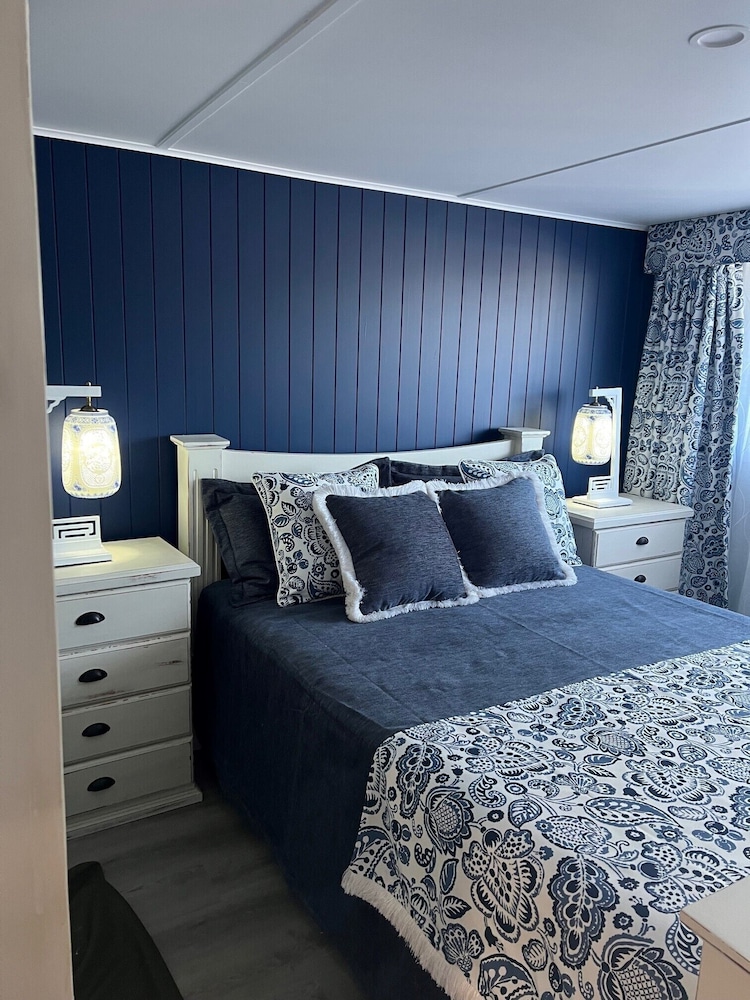Entire Guesthouse - Rainbows End - Margate