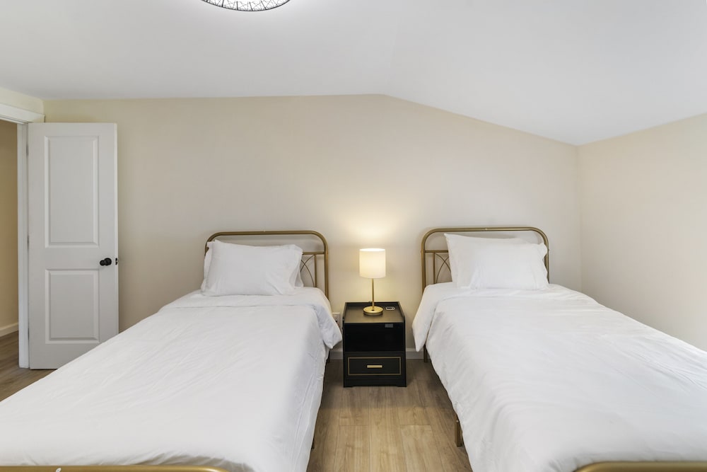 Fantastic Retreat 5 Mins From Village With Media Room, Ac And Sauna! - Hyde Park, VT