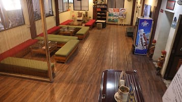 Televisor LED, livros, filmes pagos