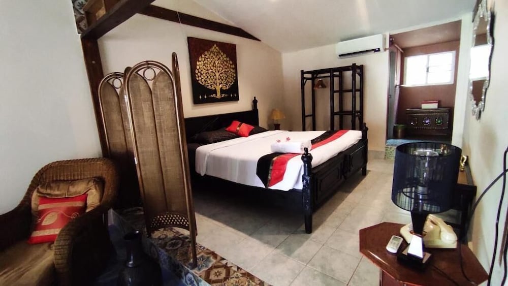 Baansikhao Yanui - Phuket