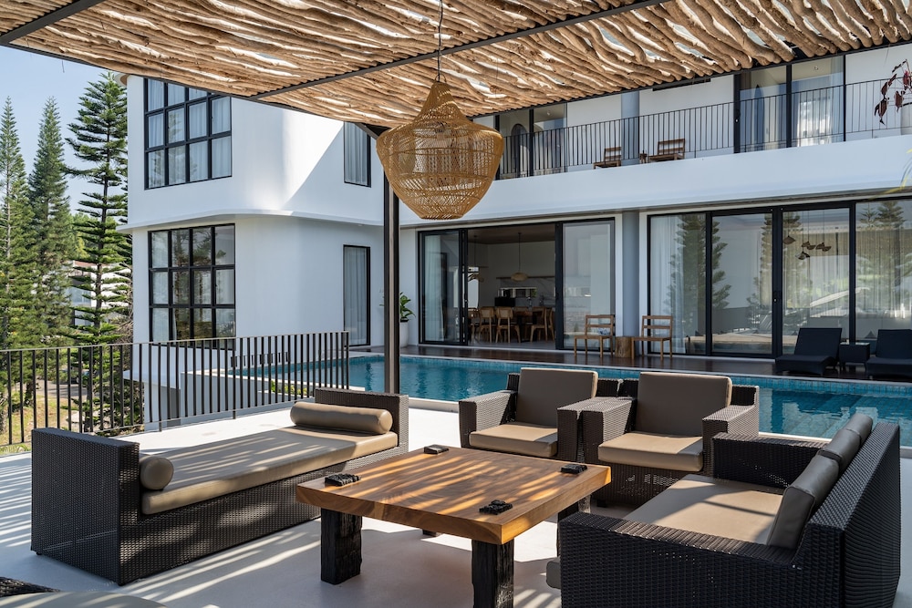 Sunset City View Villa 5 Br With A Private Heated Pool - Bandung