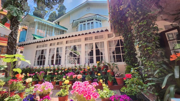Ivanhoe Hotel A Heritage Property - Darjeeling