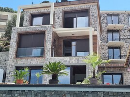 Roupas de cama antialérgicas, escrivaninha, quartos à prova de som