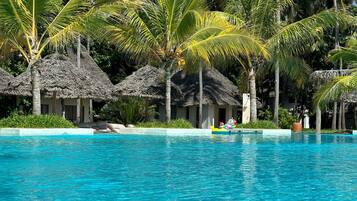 Quarto casal standard de uso individual | Individualmente decorados, individualmente mobiliados, berço de viagem