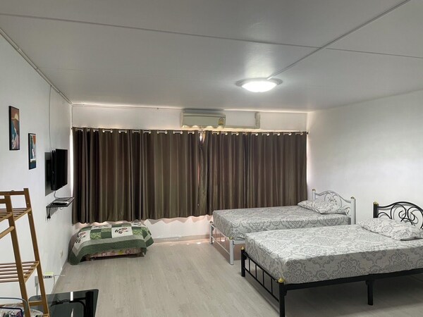 Muangthong C3, C4 Near Impact By Anna - Lak Si