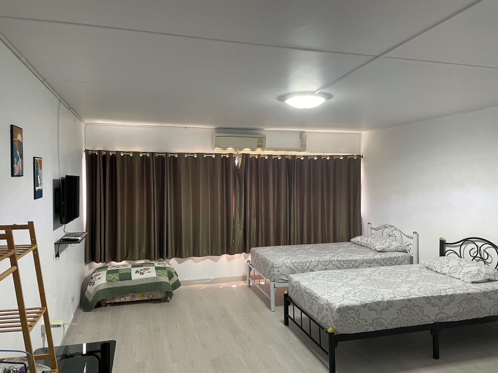 Muangthong C3, C4 Near Impact By Anna - Lak Si