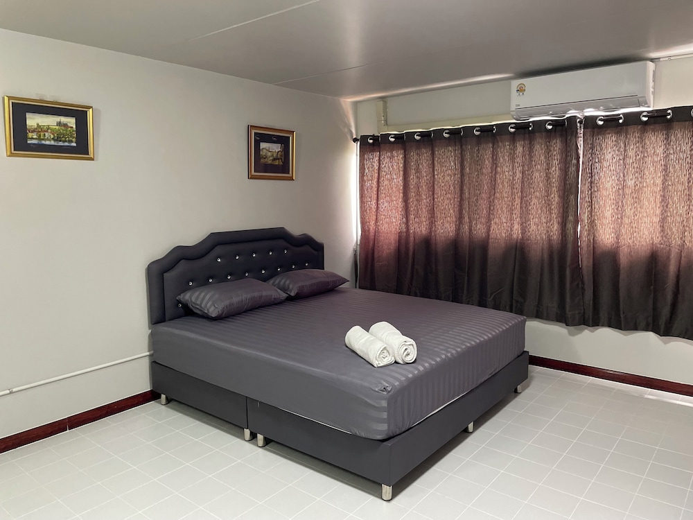 Muangthong C3, C4 Near Impact By Anna - Lak Si