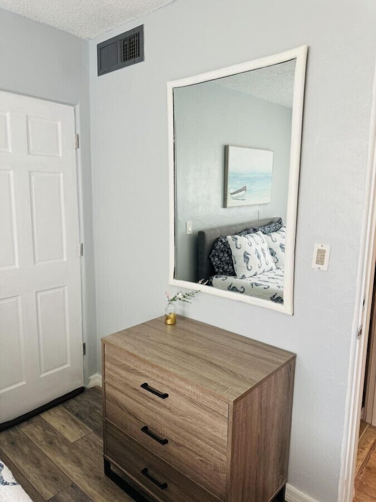 Malyn 7, Waterfront Condo, Short Walk To Beach - Treasure Island, FL