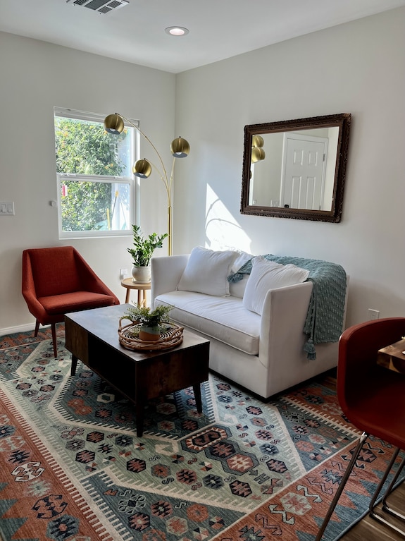 R & R Poolside With Private Courtyard & Jacuzzi - Los Angeles, CA