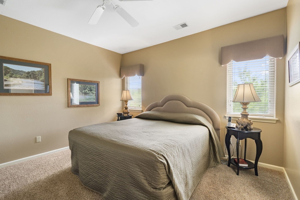 Connected Full Condo with Balcony & Suite with Kitchenette - Stone ...