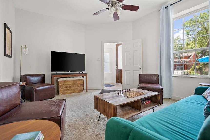 Downtown Austin Hangout With Pool - Walk To Rainey! - Austin