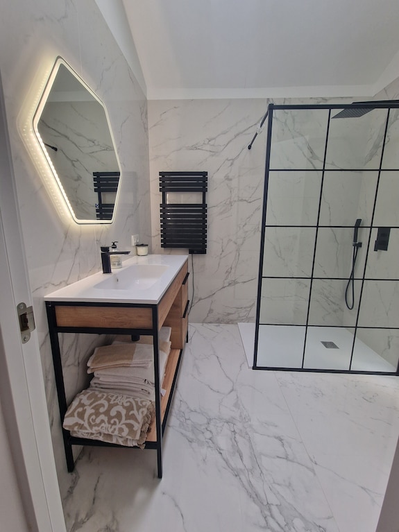 Front Line Townhouse With Direct Sea Access - 馬蓋洛夫