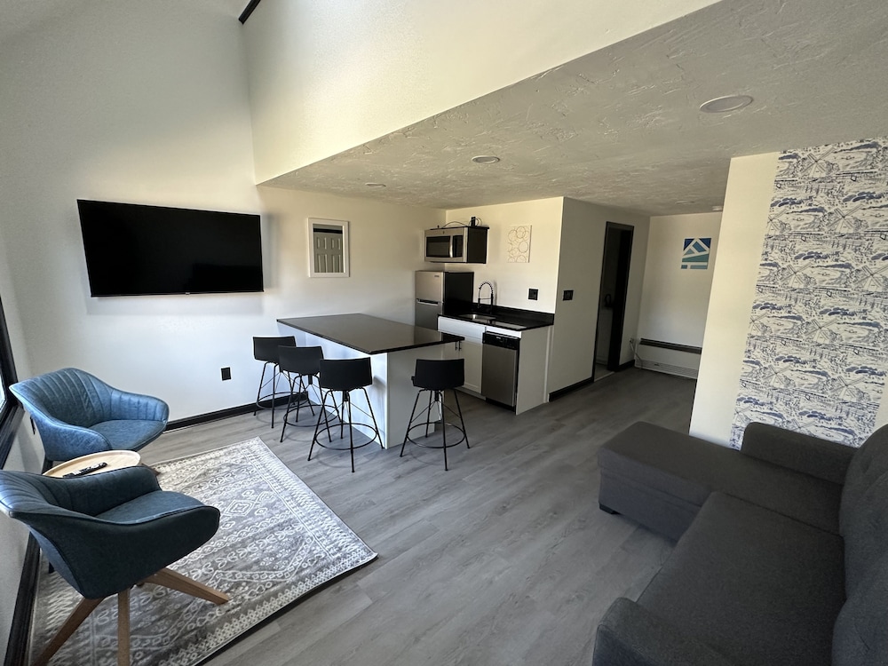Harborside Suites - South Yarmouth, MA