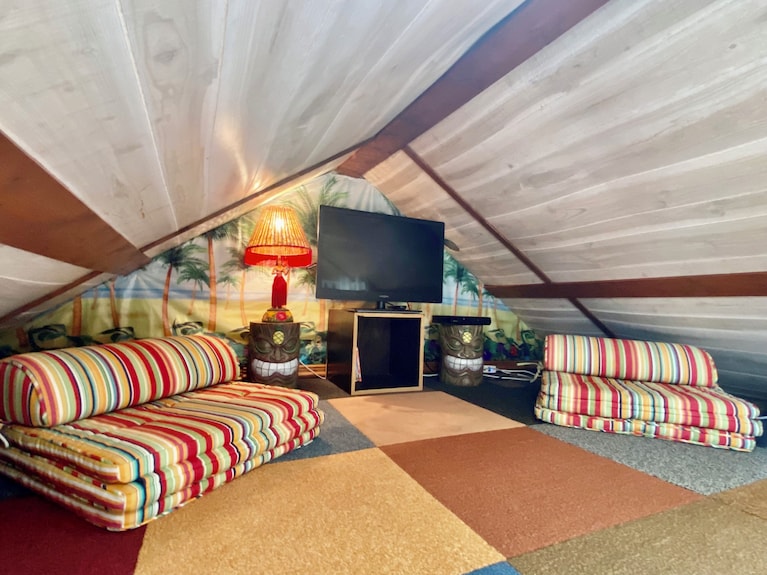 Historic Tiny Cottage Just Steps To The Lake. Pet Friendly! - Indian Lake, OH