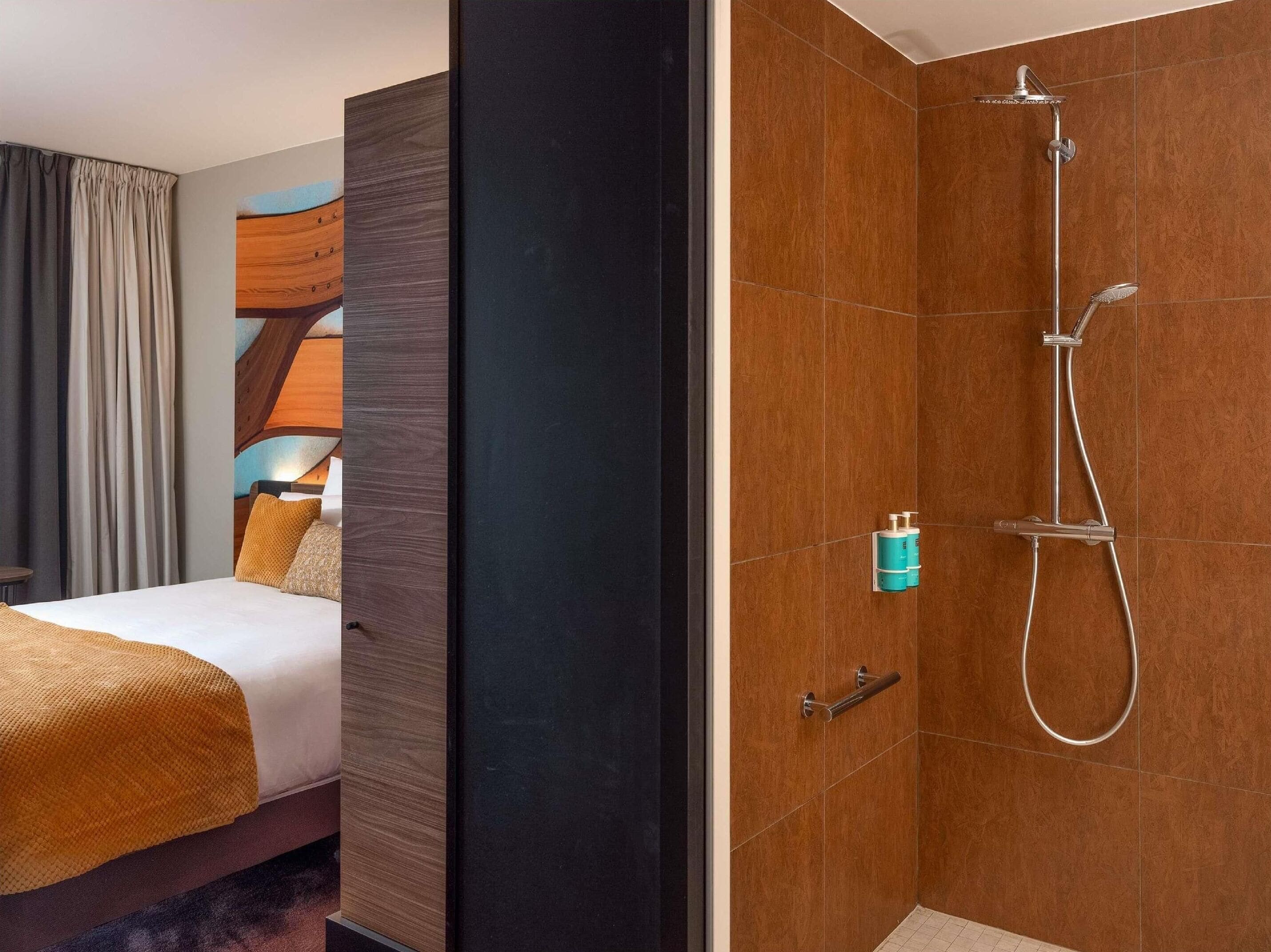 Quarto Clássico, 1 cama de casal | Roupa de alta qualidade, minibar, cofre no quarto, secretária 