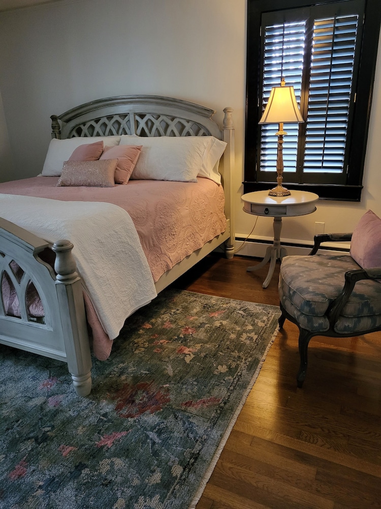 2 Bedroom 2 Bath Near Downtown Greer ! - Greenville, SC
