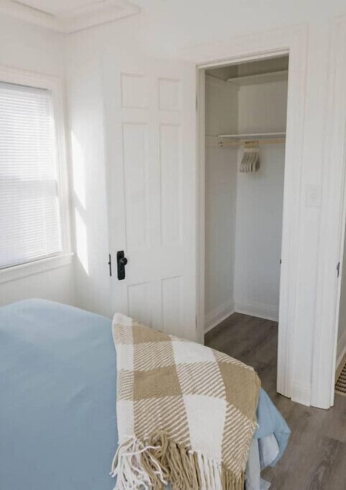 Cozy Louisville Home W/ Spacious Yard & Parking - Kentucky Derby - Louisville